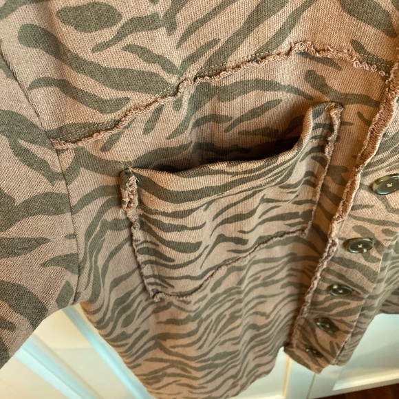 kenzie | Jackets & Coats | Nwot Kenzie Jeans Oversized Animal Print ...